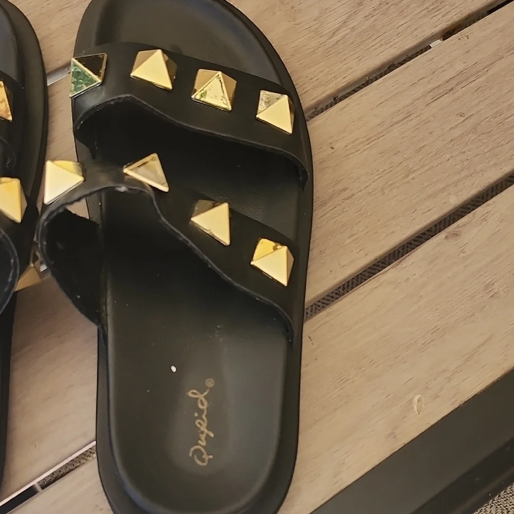 Qupid | Shoes | Black Sandals With Gold Pyramid Studs | Poshmark
